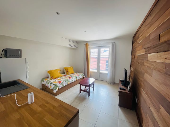 Appartement De Deux Chambres Bonapriso - Douala