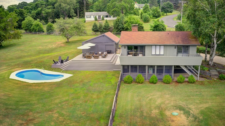Pool Near Hudson & Catskills W/ Large Yard - Hudson, NY