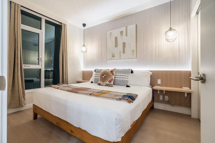 Skytrain/sleeps 4 Ppl/private Balcony/free Laundry - British Columbia