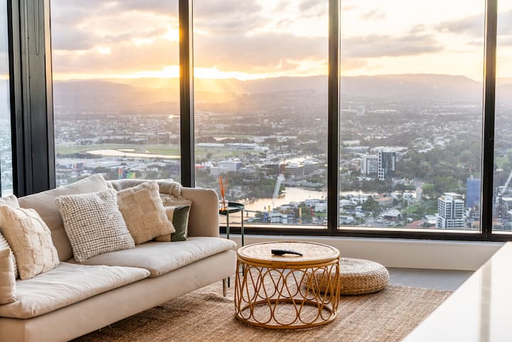 Sunset Boulevard - Sky High Apt On Ocean Meirton - Surfers Paradise