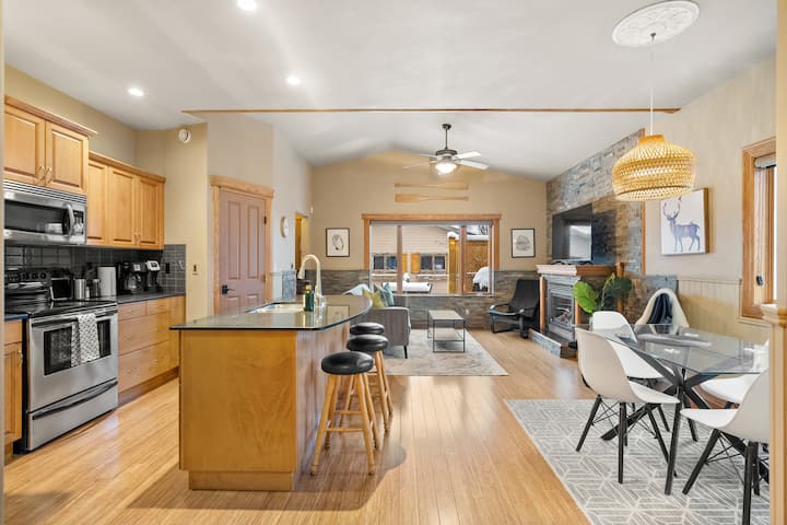 Cozy Lake Cottage | Bbq, Fire Pit & Steps To Fun - Sylvan Lake