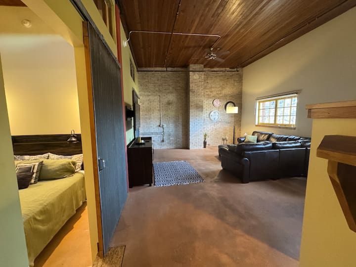 Modern Downtown Billings Loft - Billings, MT