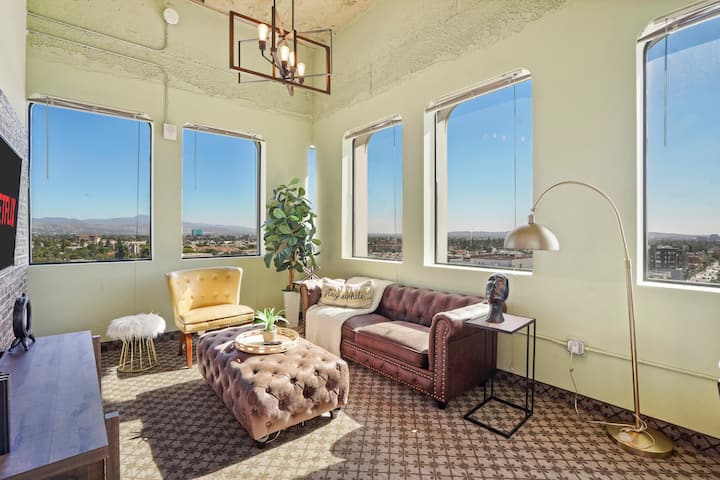 Oc High-rise Getaway | Epic Views | Gated Parking - Irvine, CA