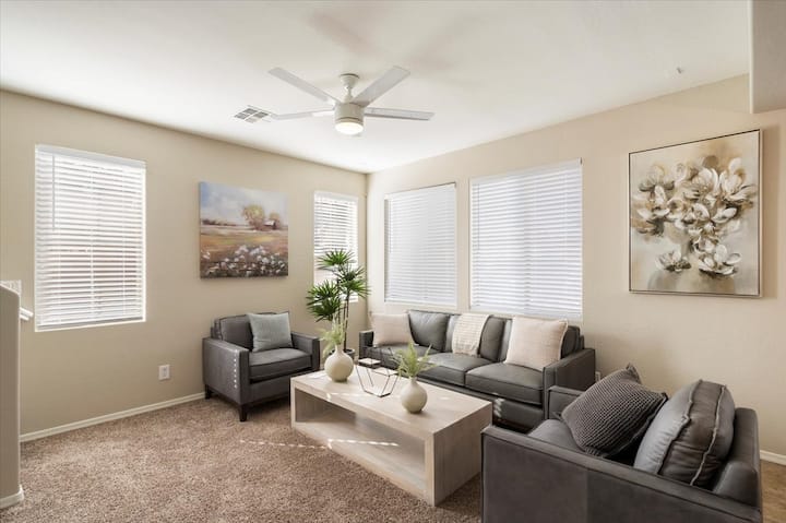 Gilbert Home-4 Bed 3 Bath- Pets Welcome - Gilbert, AZ