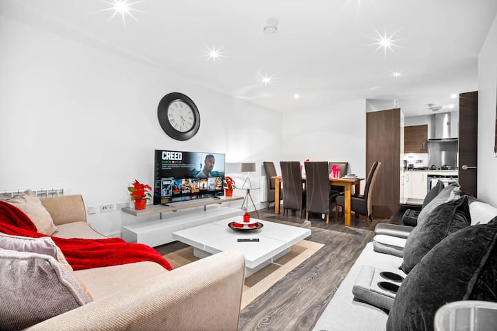 3 Bedroom 5beds Apartment With Free Secure Parking - Birmingham