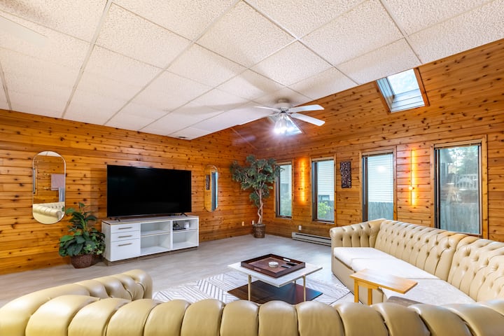 Pony Home In Sun Prairie - Dolphins Cove, Sun Prairie