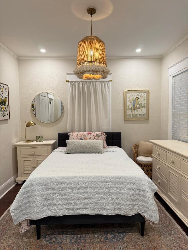 Mcberry House Bungalow Getaway! - Tampa