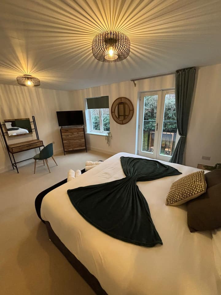 Elm Tree House: Sleeps 12+cinema - Leicester