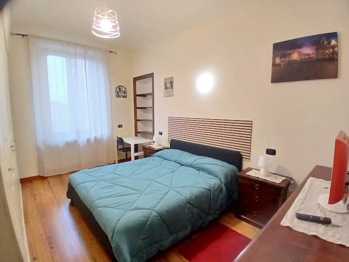 Completo Di Tutto, Metro Fiere Università Ospedali - Turin