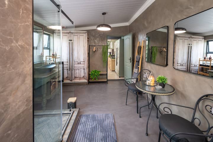 A Superior Suite 4 Two Near Or Tambo Airport - Kempton Park