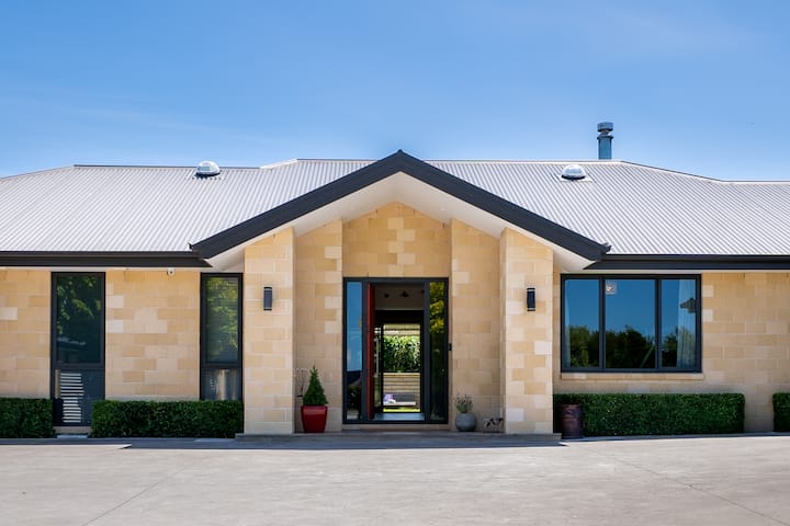 A Country Retreat With Room For The Whole Family. - Rangiora