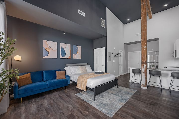 Unbeatable Location I Spacious I Free Parking - Dayton, OH