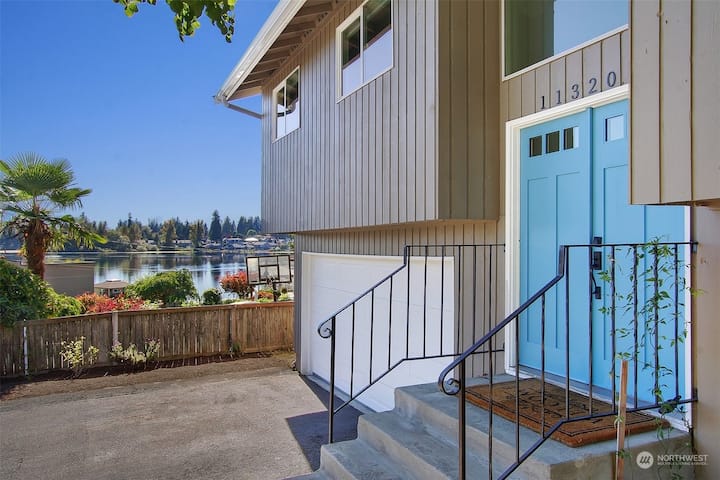 Modern Silver Lake Home, Everett - Lynnwood, WA