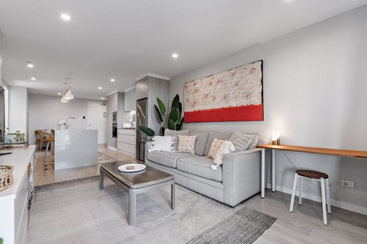 Seaside Elegance - Modern Comforts & Cafe Onsite! - Mount Maunganui