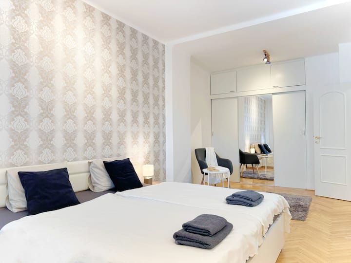60m² Condo Right Behind Wenceslas Square - Prague