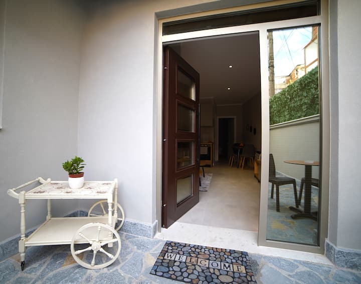 Center Oasis Ap. 03 - 티라나