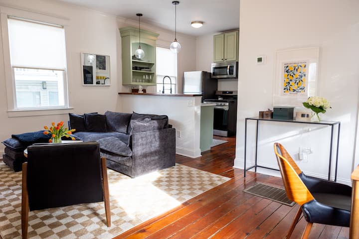 Historic King Bed Near Park W/ Parking - Charleston, SC