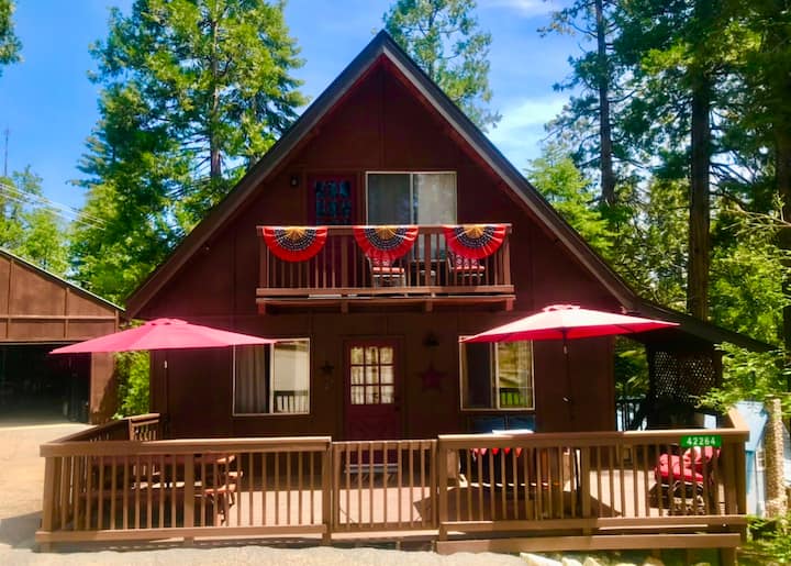 Walk To Town & Lake
Goldilock's Cabin - Shaver Lake, CA