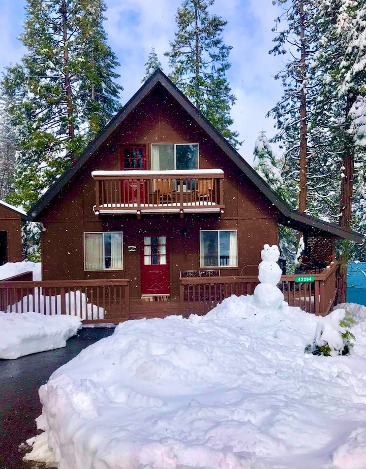 Walk To Town & Lake
Goldilock's Cabin - Shaver Lake, CA