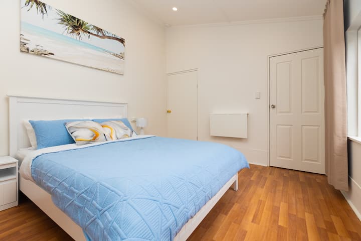 Glenelg Modern Studio, Qbed,wifi - Adelaide