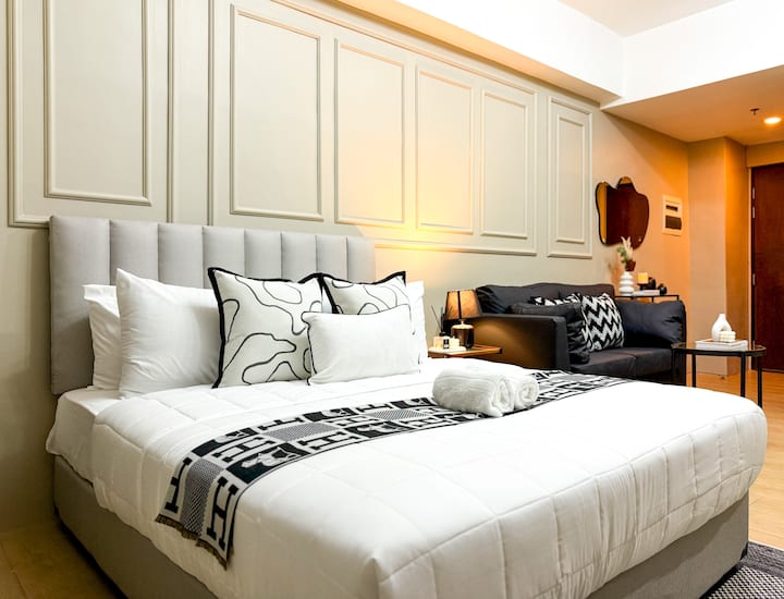 Venice Grand Canal View Suite +Fastwifi/pool/gym - Taguig