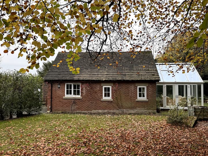 Carpenters Cottage - Congleton