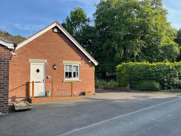 Carpenters Cottage - Congleton