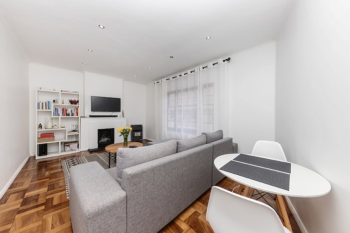 Art Deco 1 Bedroom Apartment - Goodwood