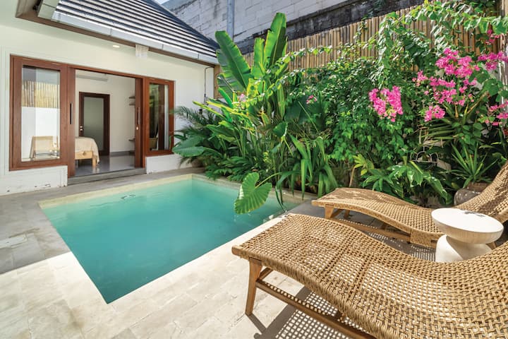 Central 2br Chic Villa Walk To Finns Beach - Canggu