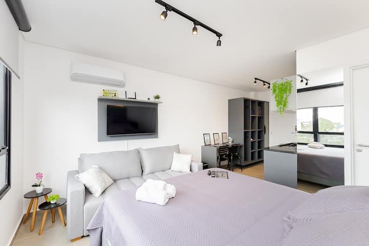 Delicioso Apê C/ Home Office, Wi-fi, A/c E Cozinha - Curitiba