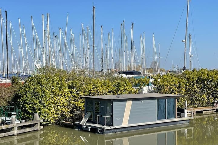 Houseboat Tulip Near Amsterdam - Volendam