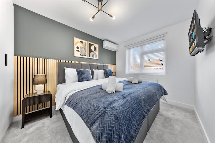 Air Conditioning 4 Bed House + Private Driveway - Hounslow