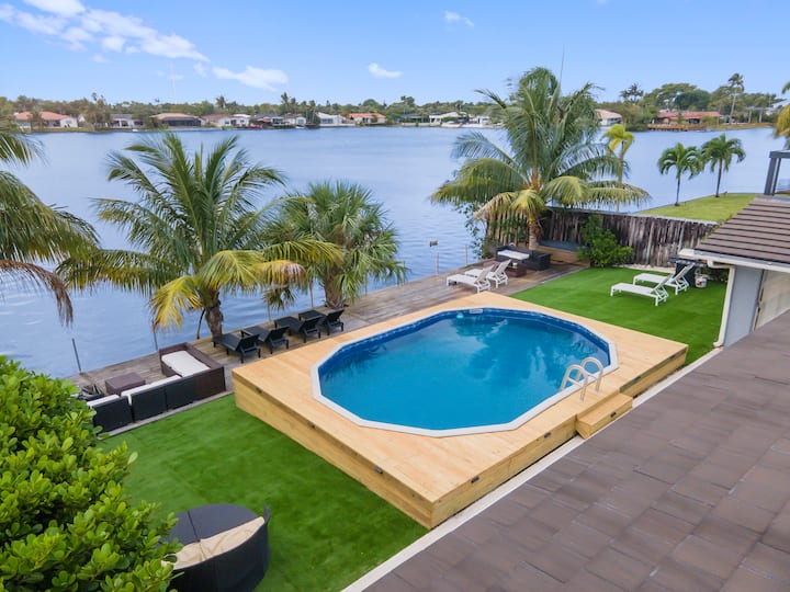 Casa Santorini | Waterfront | Pool | Beach - North Miami Beach, FL