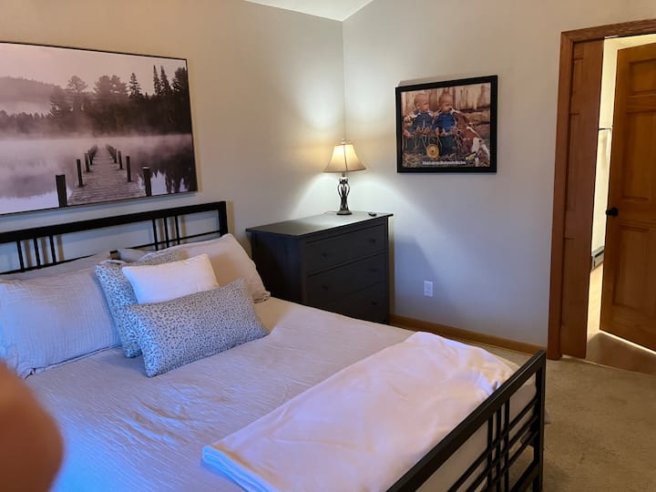 1 Br Condo - Clean And Updated! Best Eaa Location - Oshkosh, WI