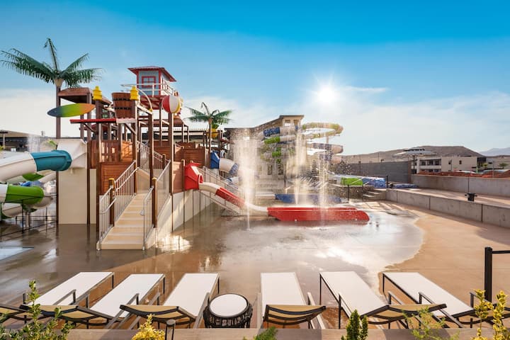 Zion’s Waterpark Getaway:hot Tub, Golf, Sleeps 14 - Hurricane, UT