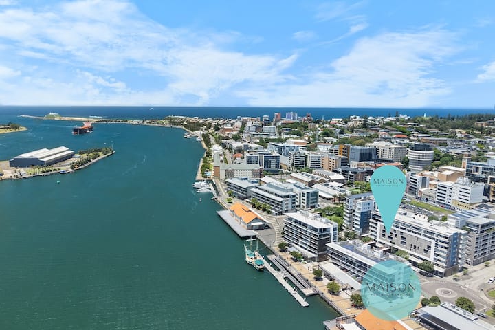 Honeysuckle Apartment With Gorgeous Water Views! - Waratah