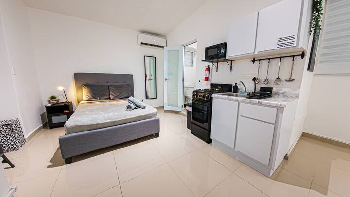 Spacious Studio | Private | Fast Wifi | 24/7 Power - San Juan