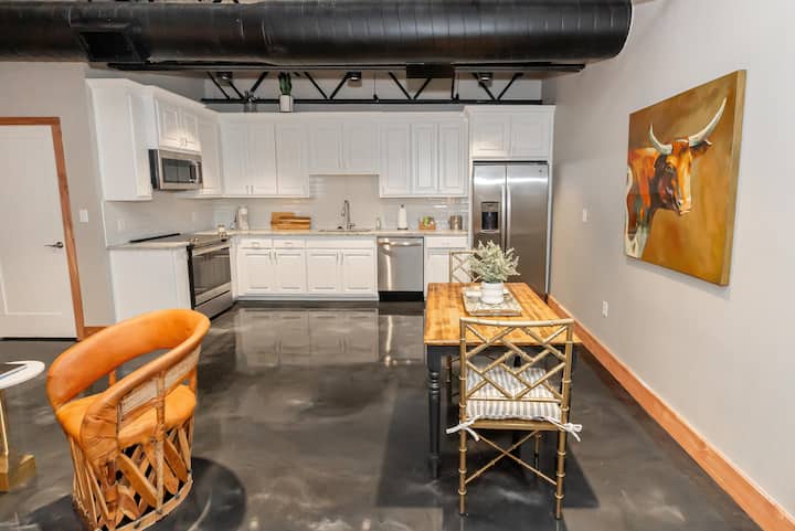 The Secret Cenote Hotel - Suite B - Jacksonville, TX