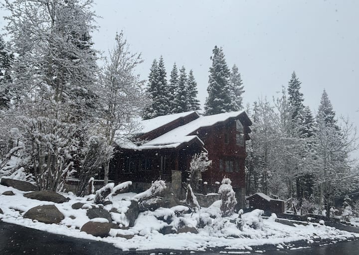 Spacious, Modern And Perfect Palisades Location5/3 - Tahoe City, CA