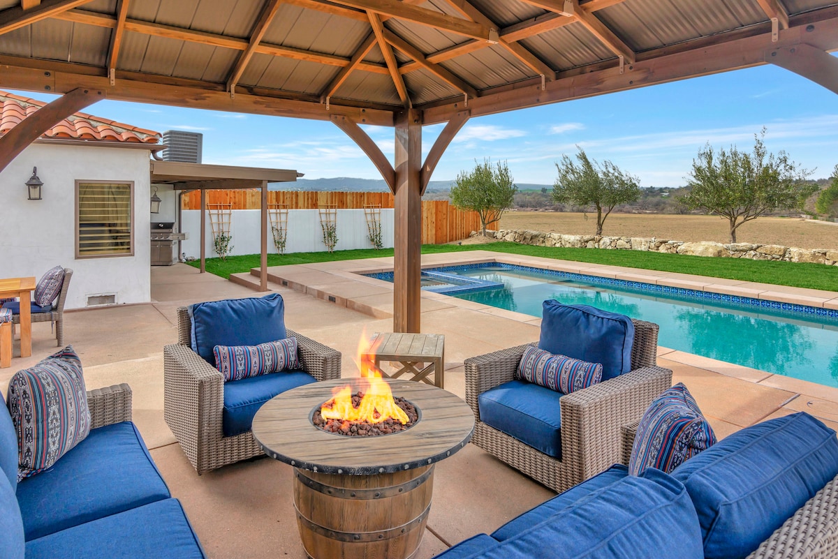 Luxury Adobe w/ pool & hot tub- 10 min to downtown - Houses for Rent in ...