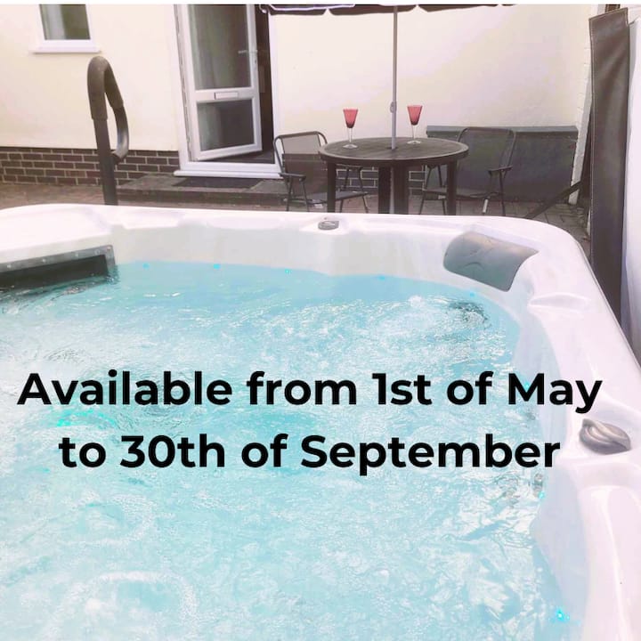 Secluded Rural Cottage With Hot Tub Near The Coast - Aberaeron