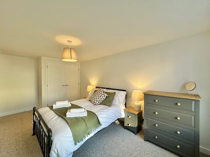 Recently Modernised Apartment In Prime Location - Hereford