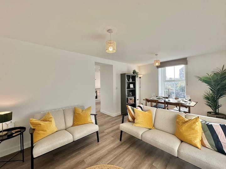 Recently Modernised Apartment In Prime Location - Hereford