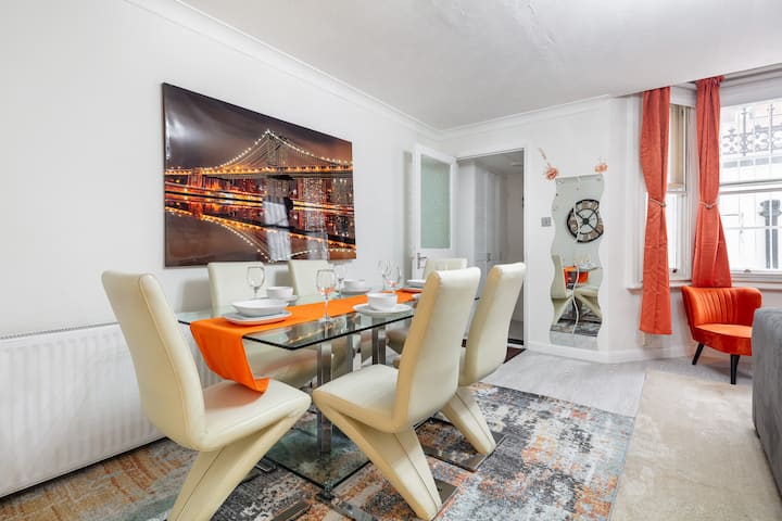 *'Fabulous Twobed Flat In Heart Of Famous Chelsea* - London