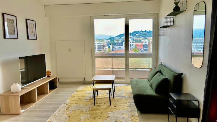 "Le Yellow" Proche Tram · Parking Sécurisé - Annemasse