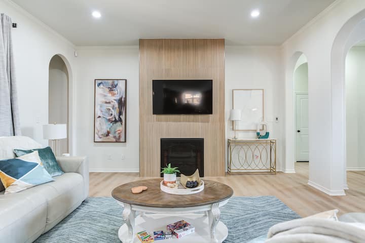 Sandee’s Place | Luxe Retreat With Bath Tub & Yard - Lubbock, TX