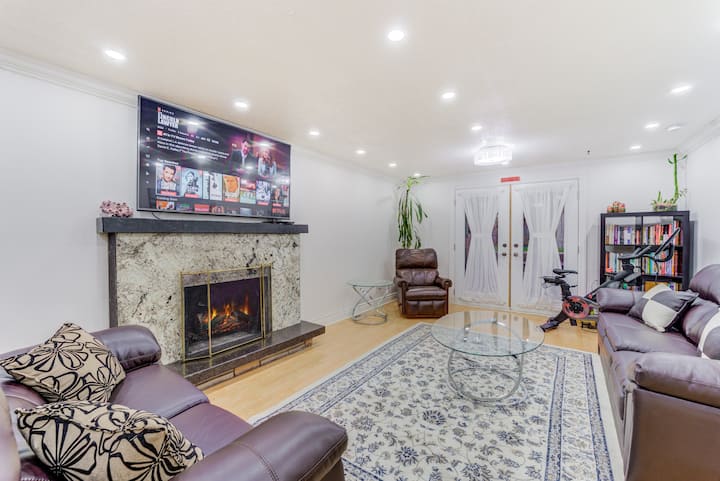 Family & Friends Escape- Big Family Room+jacuzzi - Mississauga