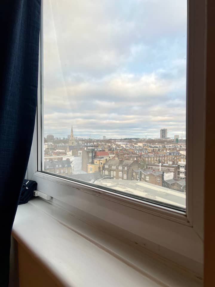 Cozy Room With Skyline Views - London