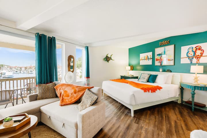 King Harbor View, Balcony, Tropical Feel - St. Augustine, FL