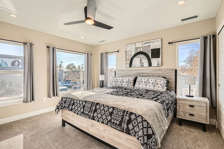 Furnished 3br Home W/garage, Office, Private Yard - Denver, CO